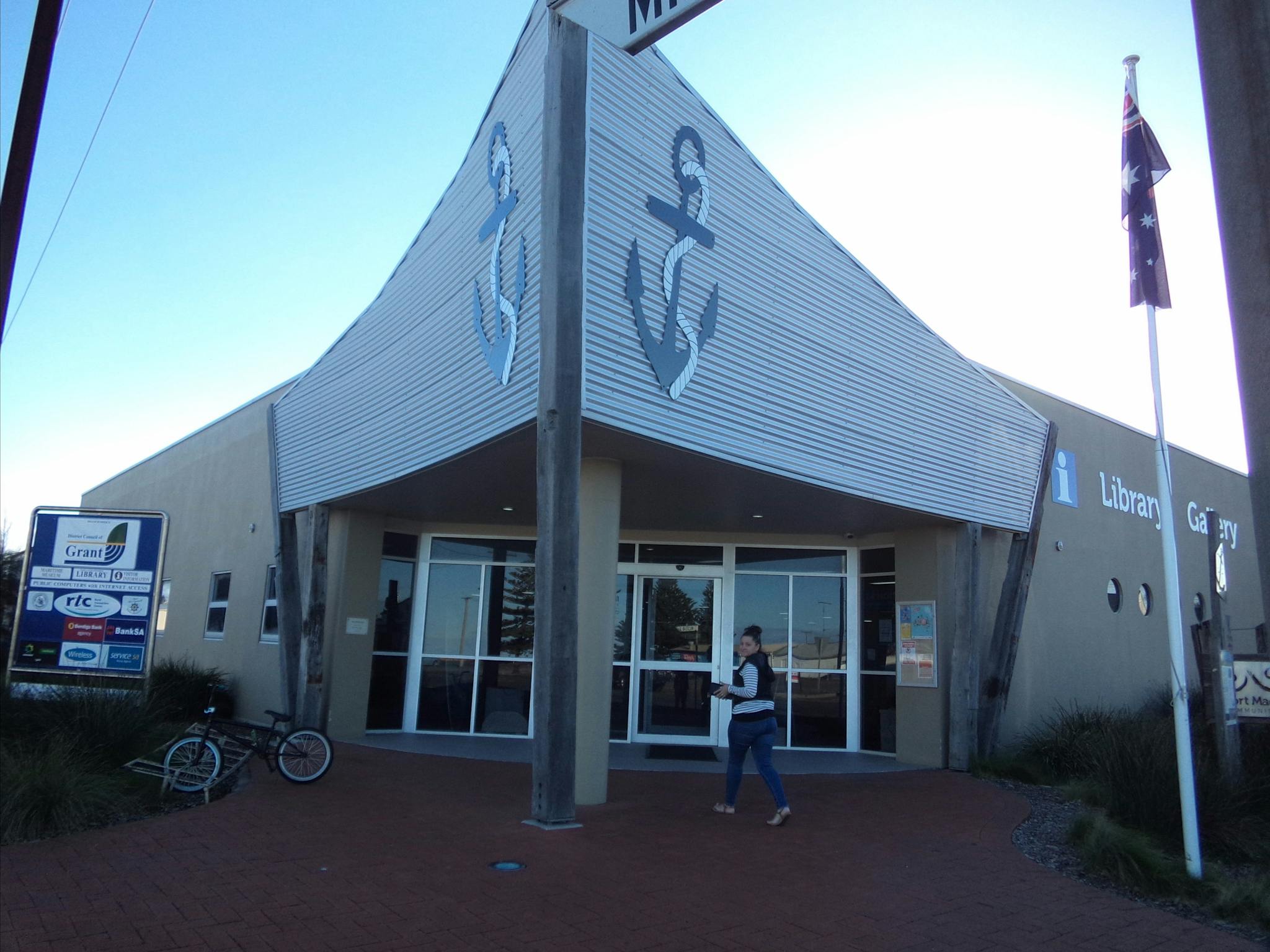 Port MacDonnell Community Complex and Visitor Information Outlet ...